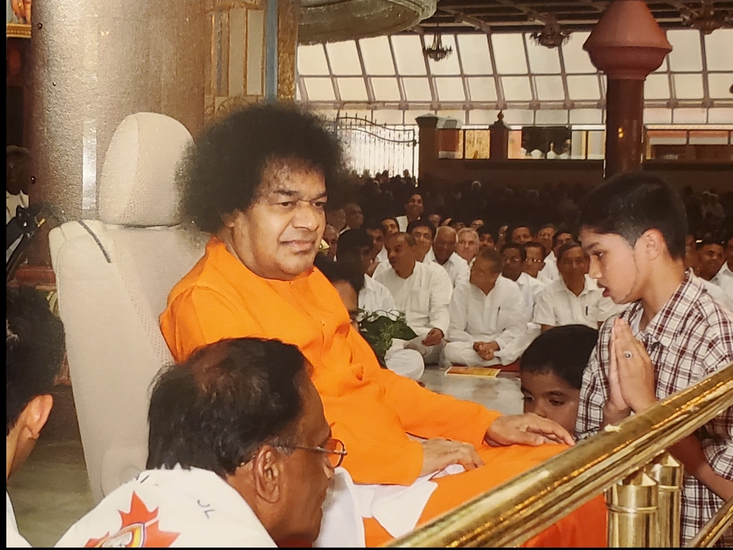 Offering on 95th Birthday by: Mr. T. R. Pillay | Sri Sathya Sai ...
